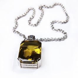 Orix – Silver Queen Pendant and Chain